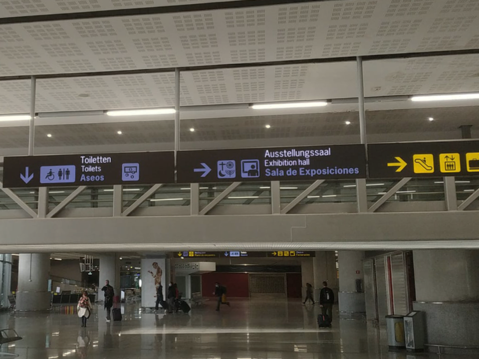 Instalación Paneles Informativos – Direccionales. Aena (Aeropuerto de ...